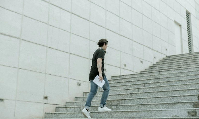 How many stairs do you have to climb a day to drop heart disease risk ...
