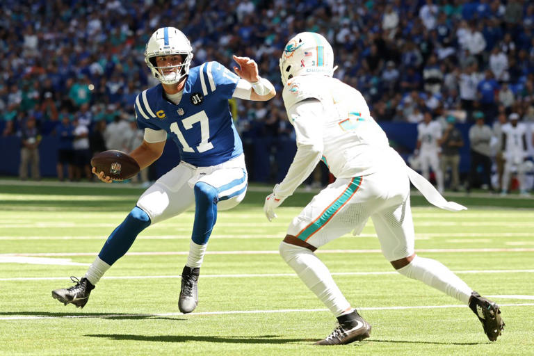 Daniel Jones wows in touchdown-filled Colts debut after winning starting QB job