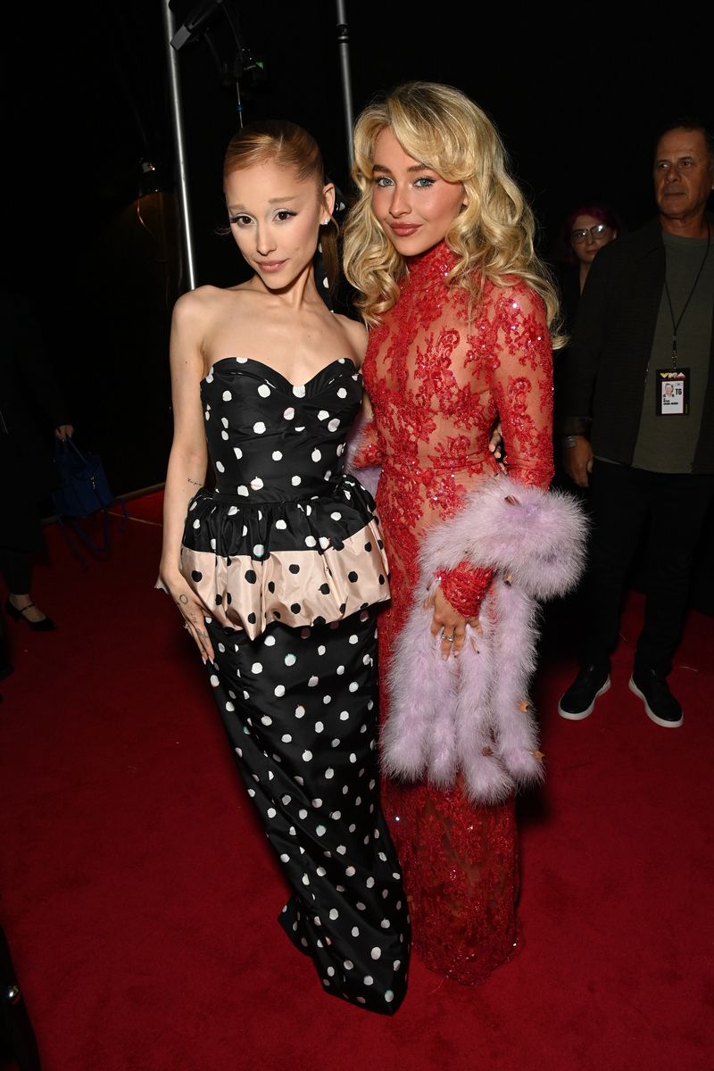 Ariana Grande and Sabrina Carpenter Were Photographed Hugging Inside ...