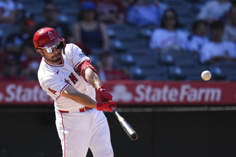 Doble productor de Travis d'Arnaud da triunfo a Angelinos 4-3 sobre los ...