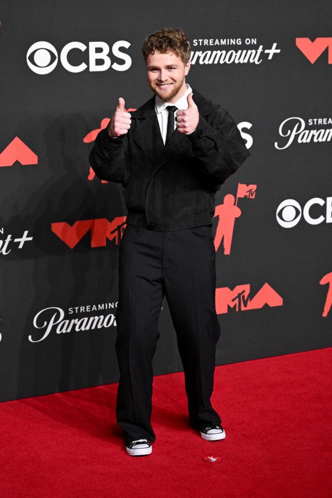 Alex Warren, Mariah Carey, Tate McRae, Blackpink's Lisa score at 2025 ...