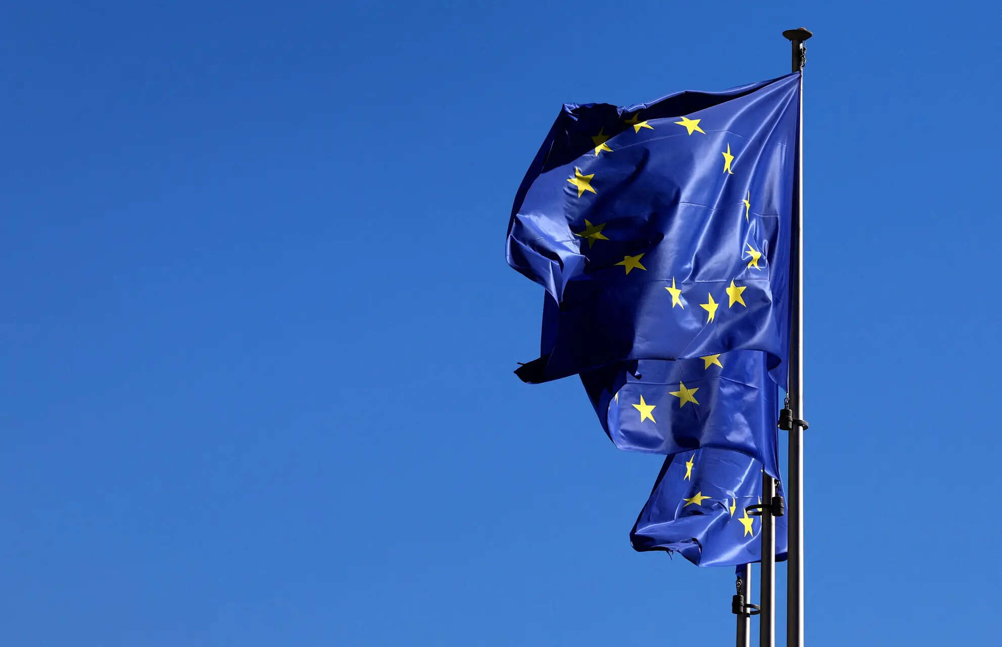 Most EU carmakers on track to meet emission targets: study