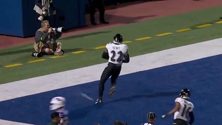 Bills Fan Throws Something at Derrick Henry After Fourth Quarter TD