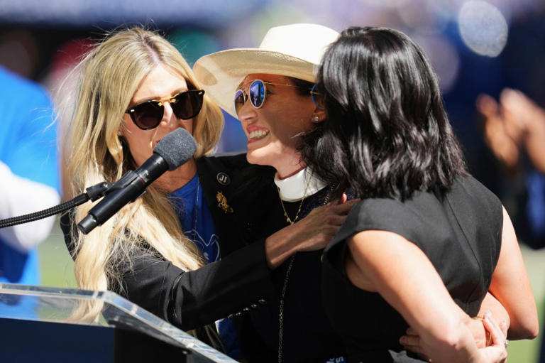 Colts honor late owner with ‘win for Jim’ mantra, Ring of Honor induction