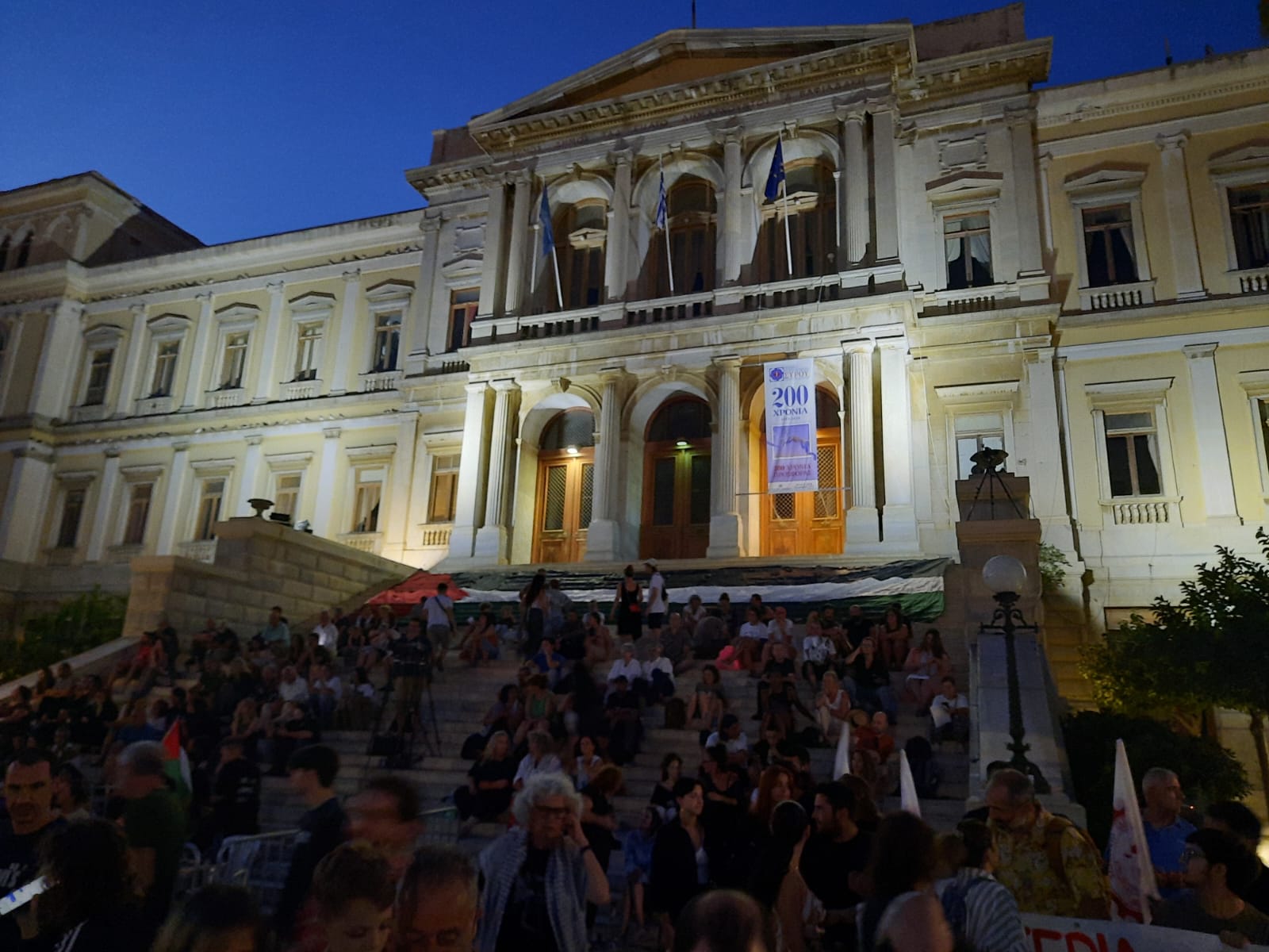 Σύρος: Η ελληνική αποστολή έτοιμη να ταξιδέψει προς τη Γάζα (Φωτορεπορτάζ)