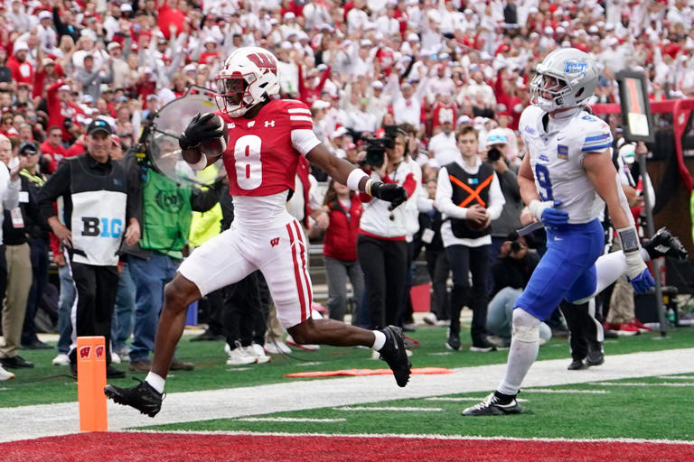 Two Wisconsin Badgers receive NFL Combine invites