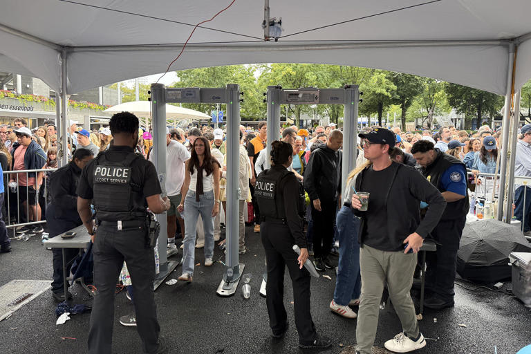 Trump's U.S. Open arrival delays match and leaves many seats empty