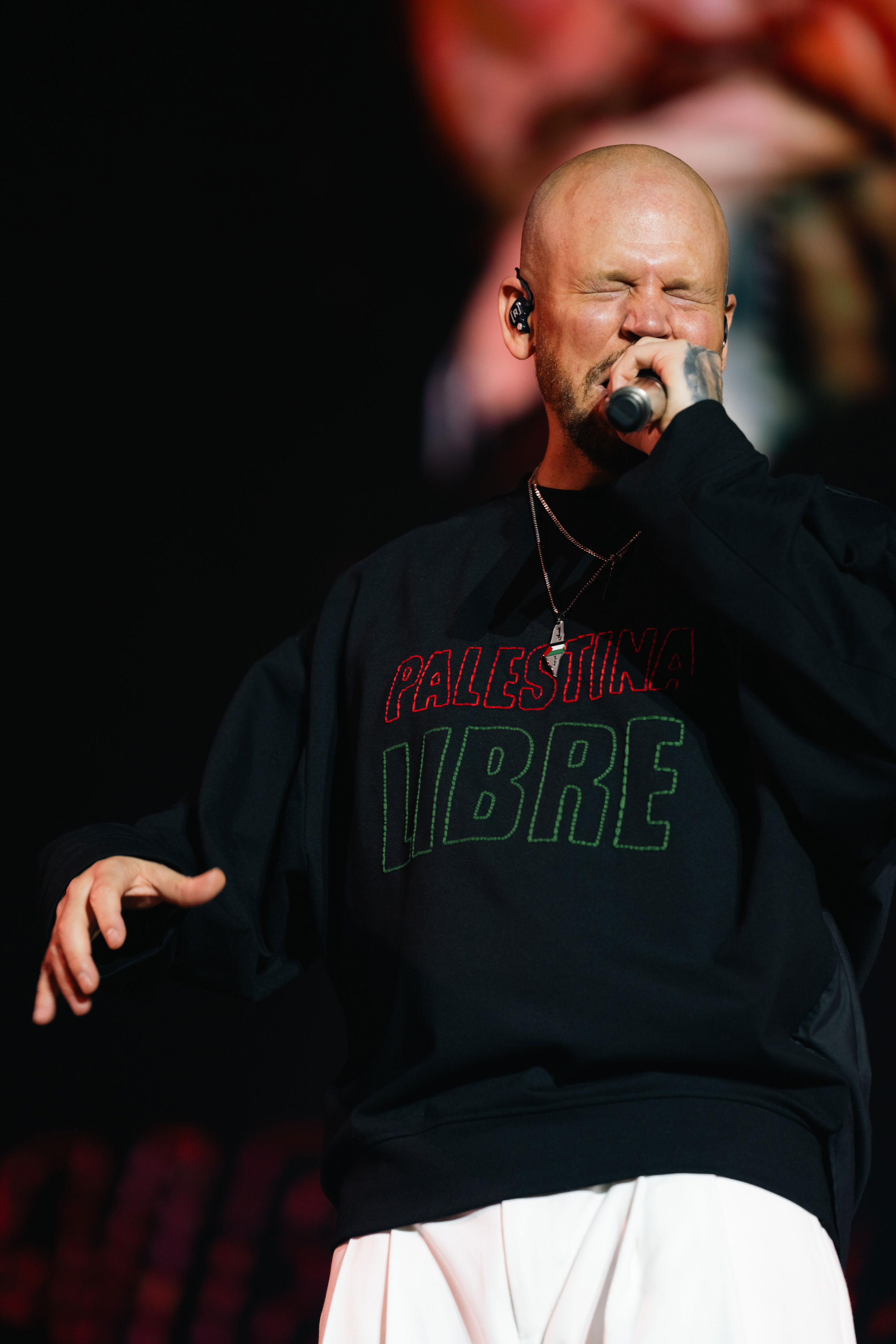 Crowd of 180,000 Chants 'Free Palestine' at Rapper Residente's Concert ...
