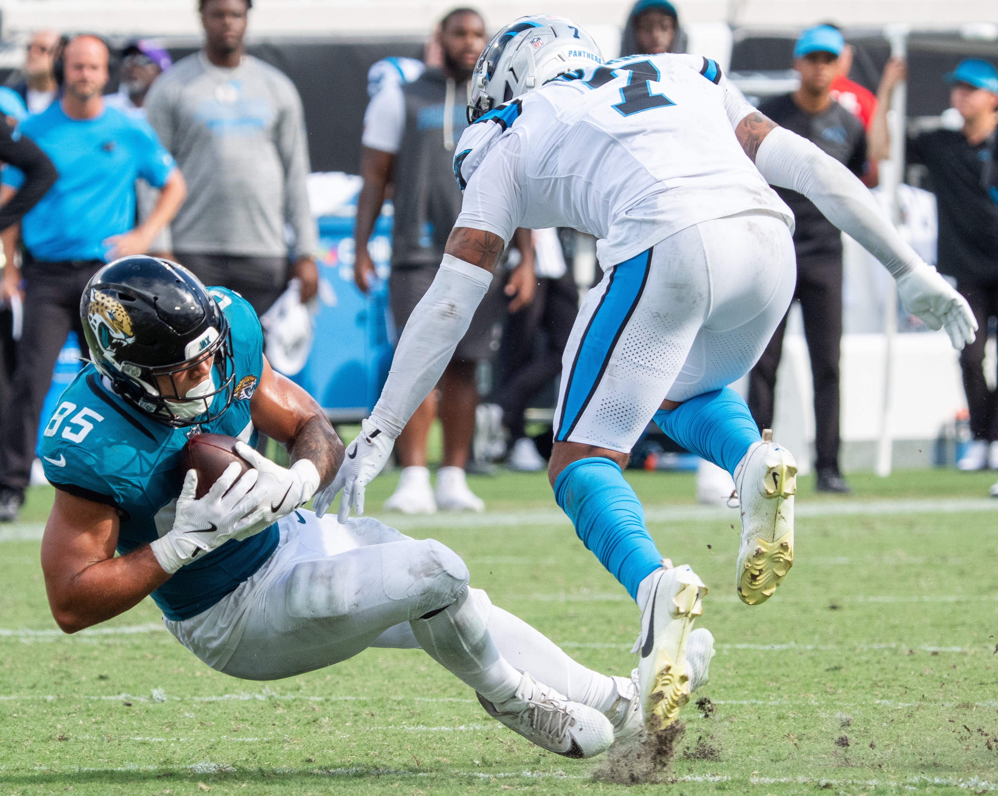 Brenton Strange injury update, Jacksonvile Jaguars TE out after hip ...