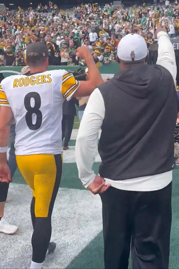 Aaron Rodgers taunts Jets fans on way out of MetLife after Steelers ...