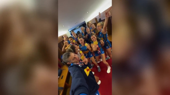 La festa delle azzurre per il titolo mondiale di volley: canti e balli ...