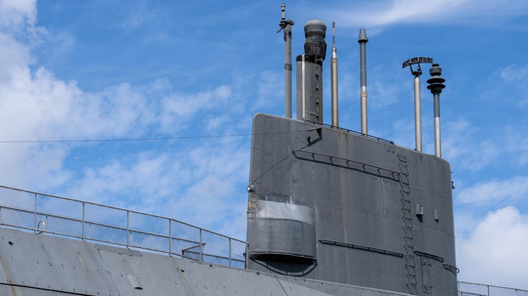 How Do Diesel Submarine Engines Work While Underwater?