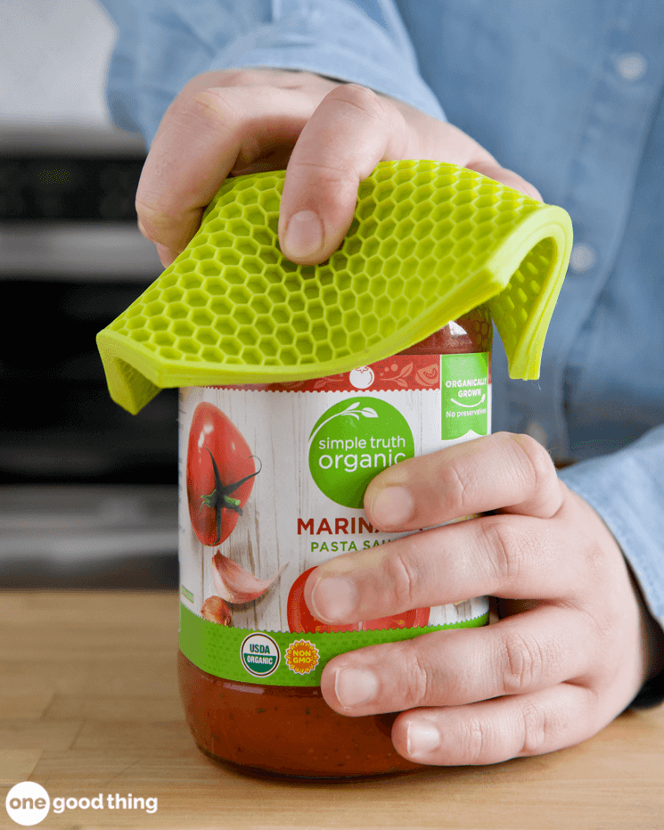 11 easy hacks for opening stubborn jar lids