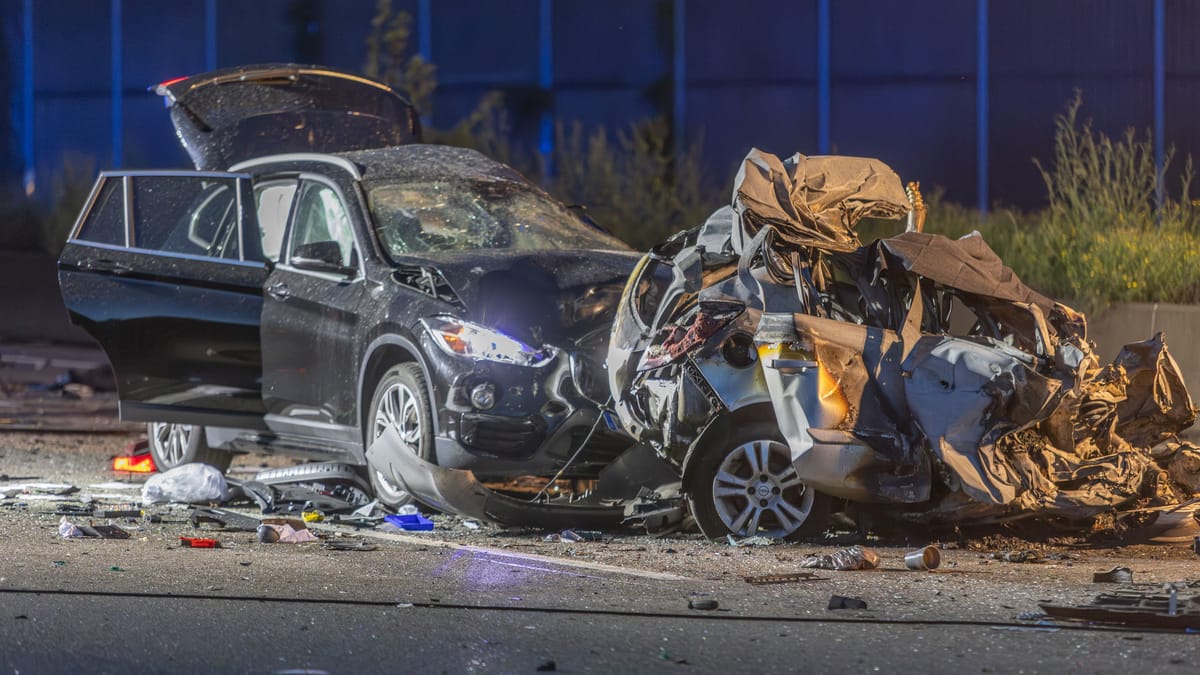 Rechts überholt: Drei Tote bei Unfall auf Autobahn