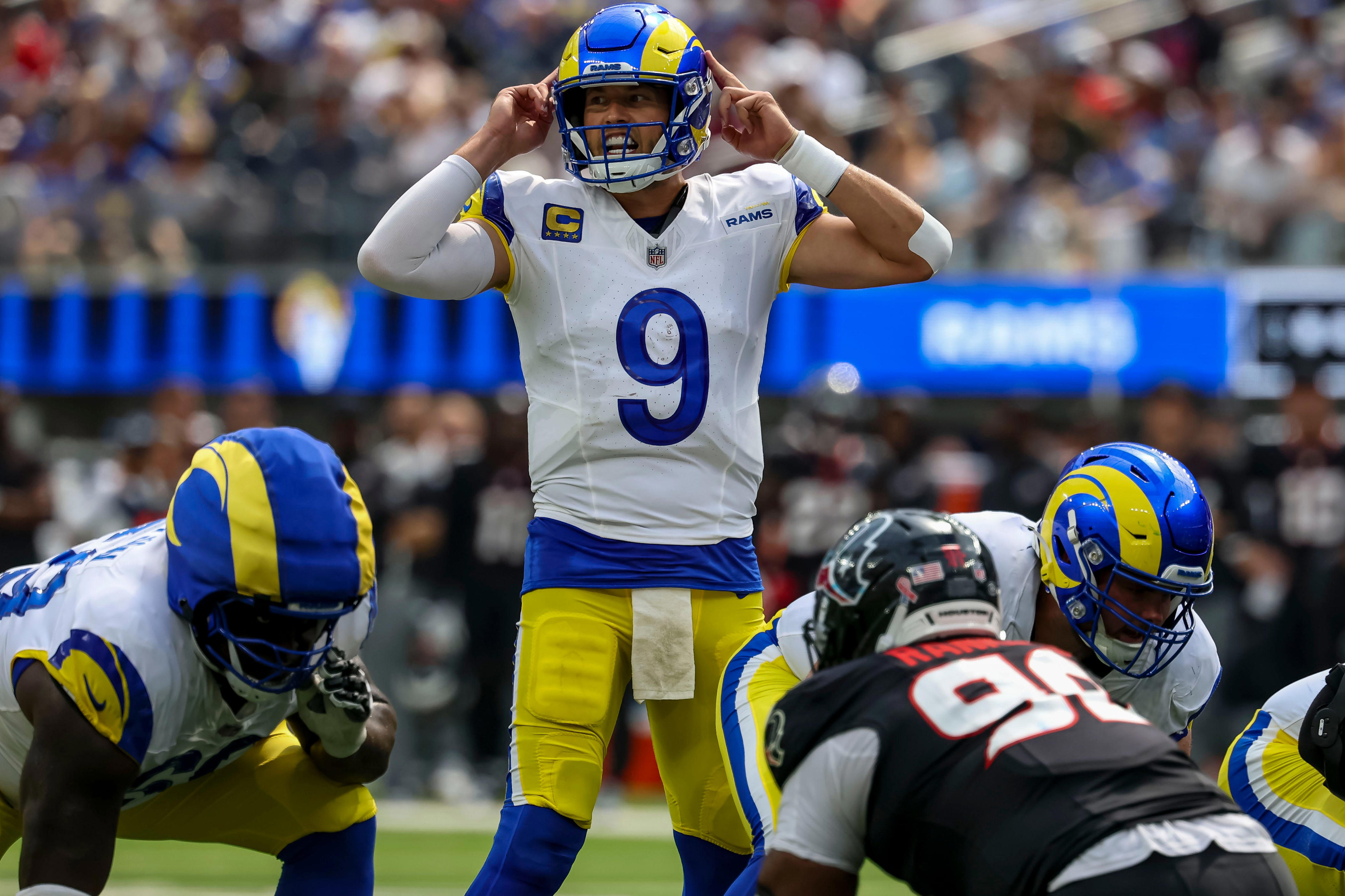 Who plays football today? See full Sunday football schedule and where ...