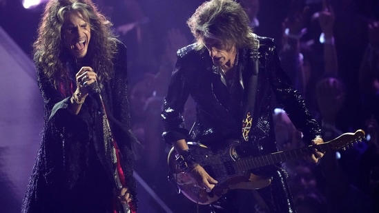 Steven Tyler, Joe Perry and YUNGBLUD sing 'Mama, I'm coming home' in Ozzy Osbourne's memory at ...