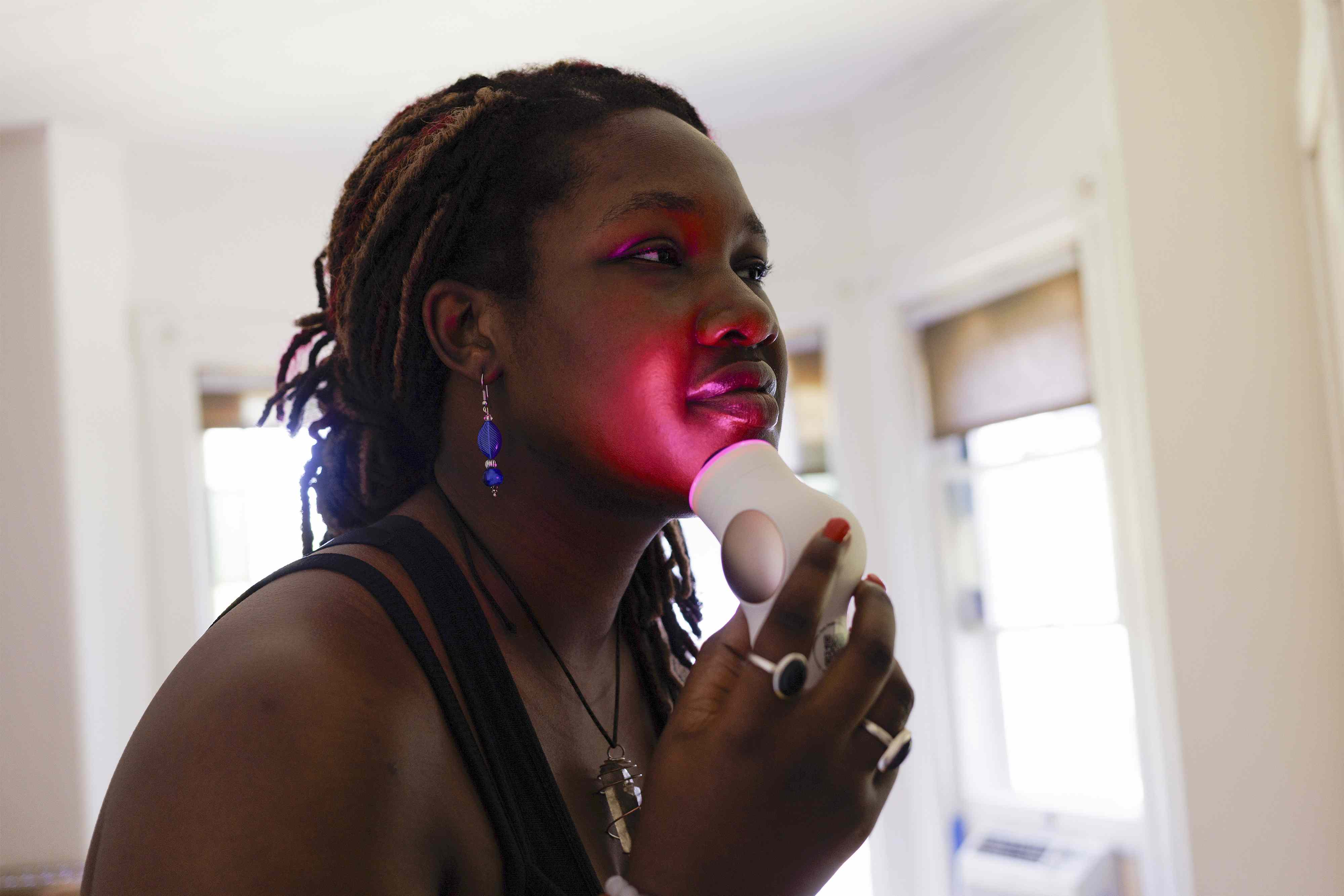13 red light therapy benefits and possible risks