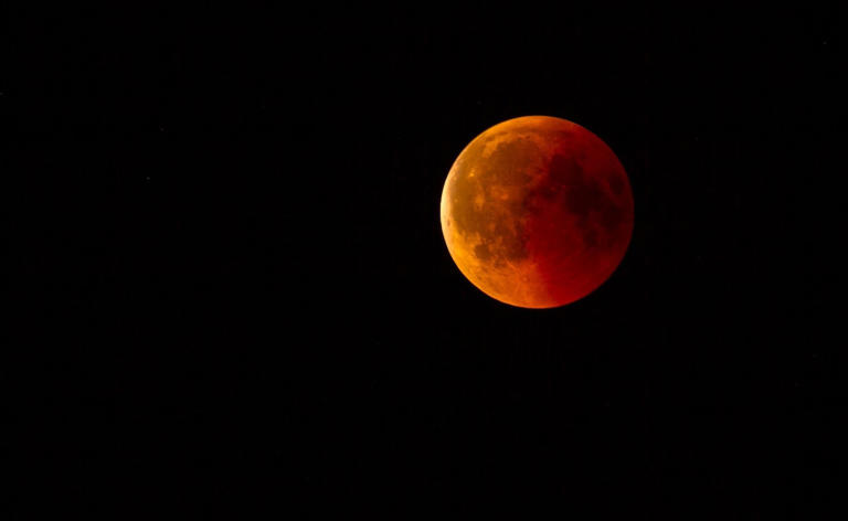 'Mummy Said Don't Go Out': Lunar Eclipse Triggers Hilarious Meme Fest ...