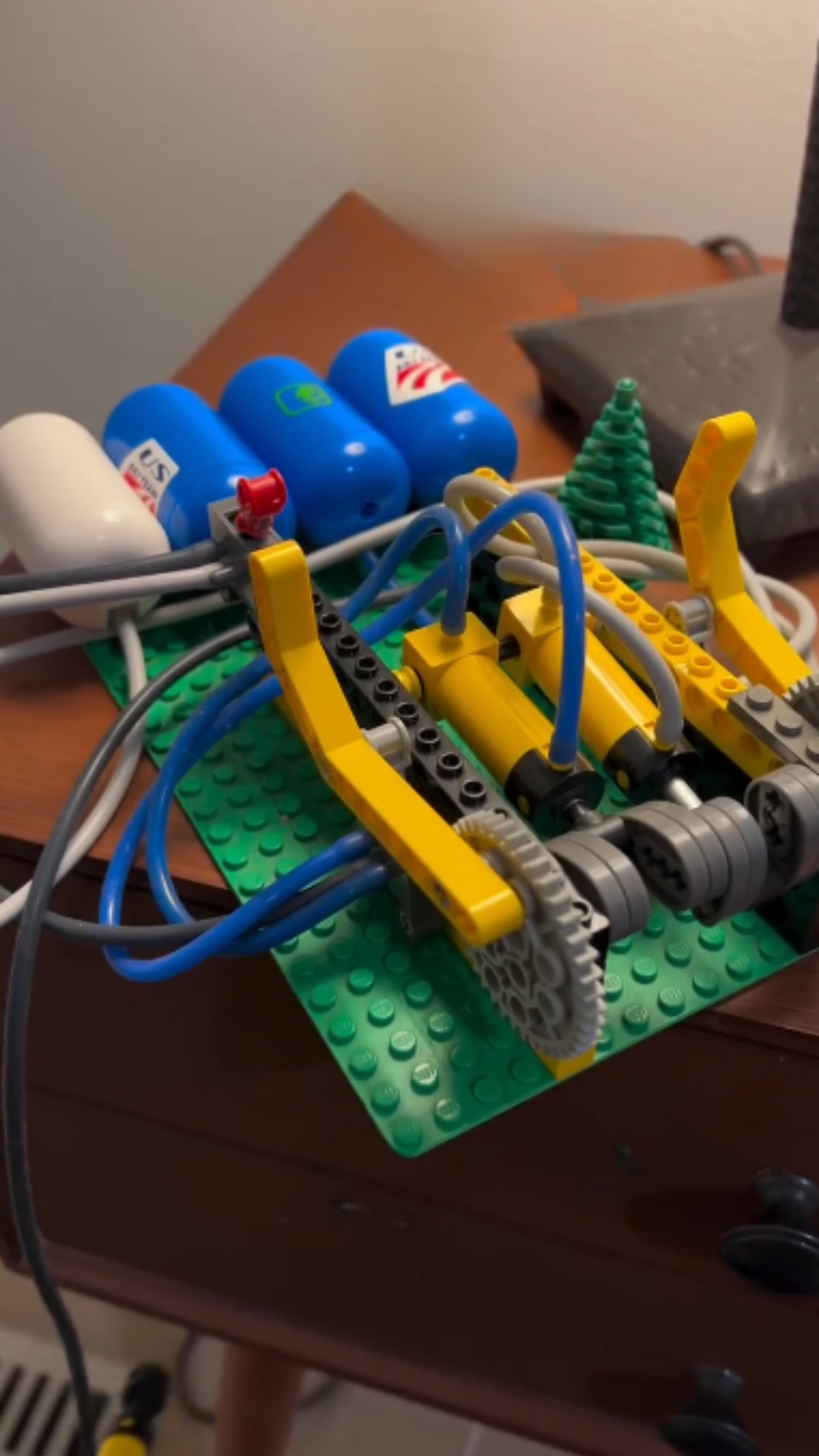Building a LEGO Pneumatic Engine That Runs on Air LPE Power in Action