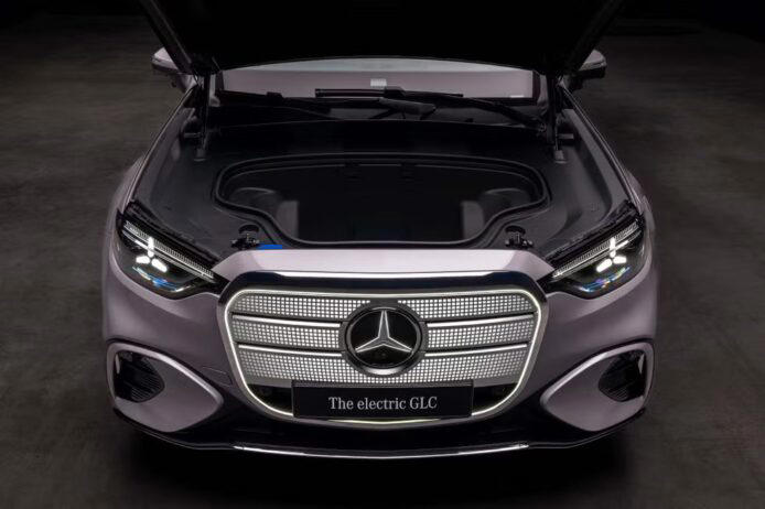 Mercedes-Benz 純電 GLC IAA 亮相 四代 MB.OS 系統 + MBUX Hyperscreen 環艙巨屏
