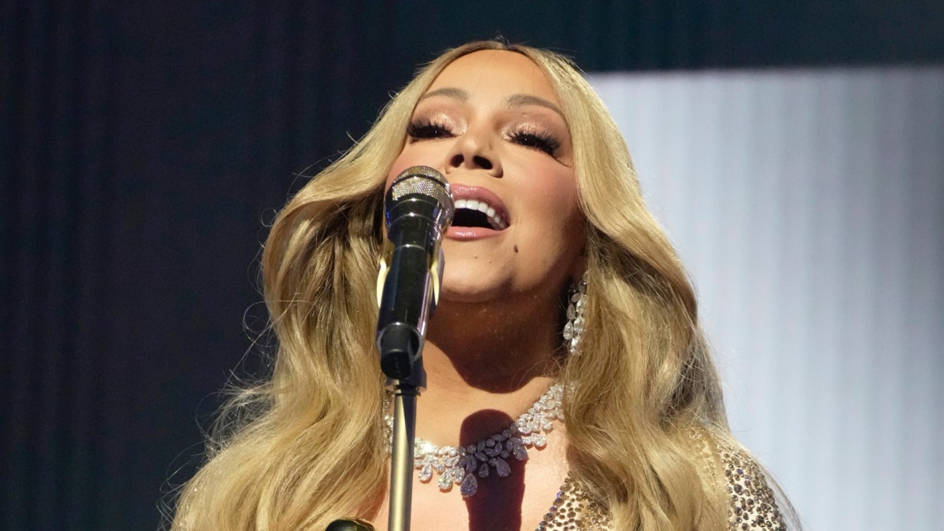 Mariah Carey Pokes Fun at Long Wait to Win Her 1st VMA