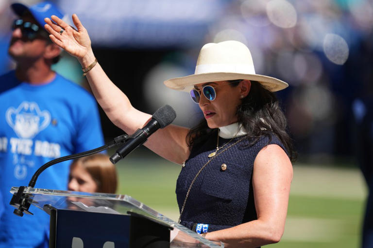 Colts honor late owner with ‘win for Jim’ mantra, Ring of Honor induction