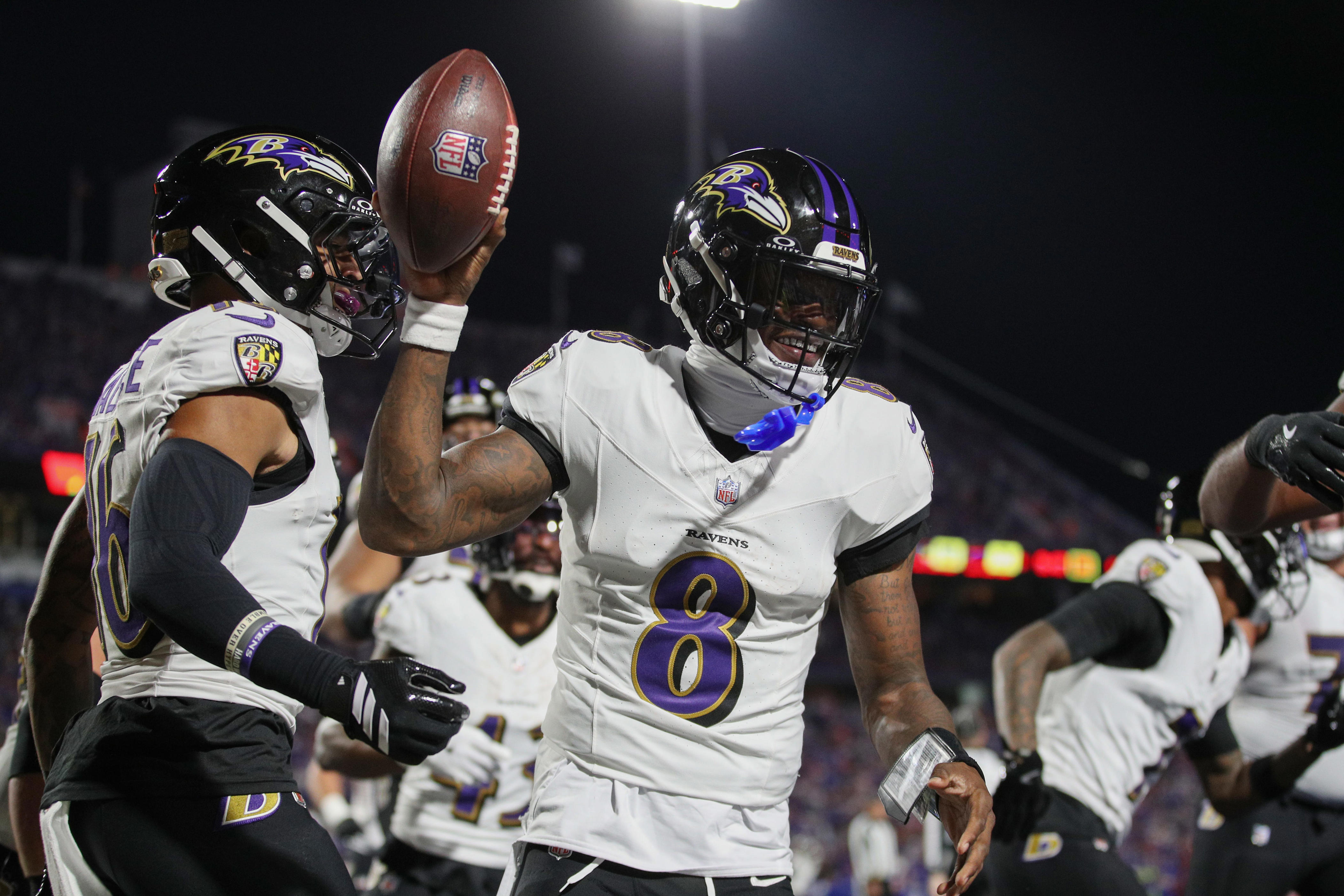 Lamar Jackson shoves handsy Bills fan during Sunday Night Football game