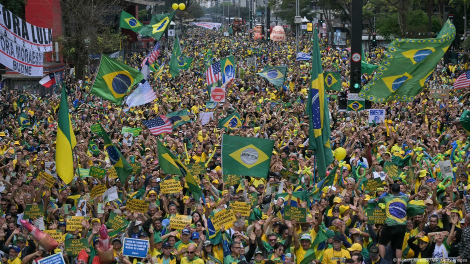 Brazil: Bolsonaro backers rally ahead of coup trial verdict