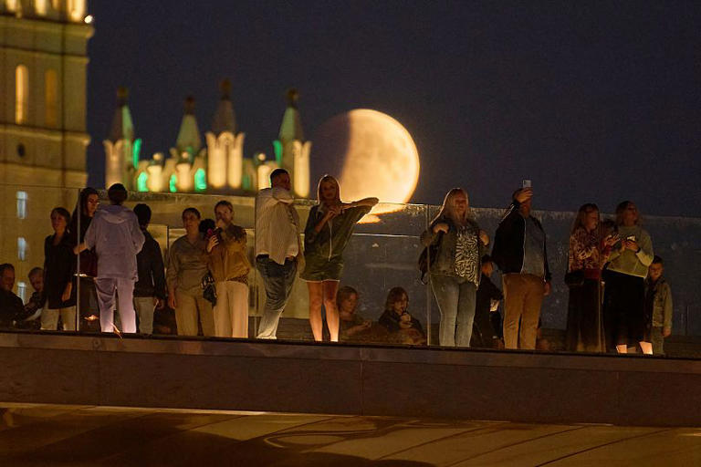 Blood Moon: the most beautiful images of the total lunar eclipse around ...