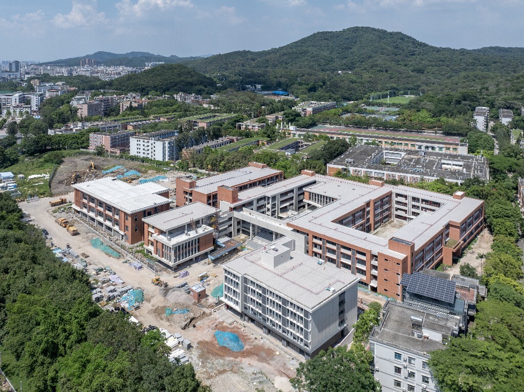 独家：广东外语外贸大学白云山校区校园航拍风景