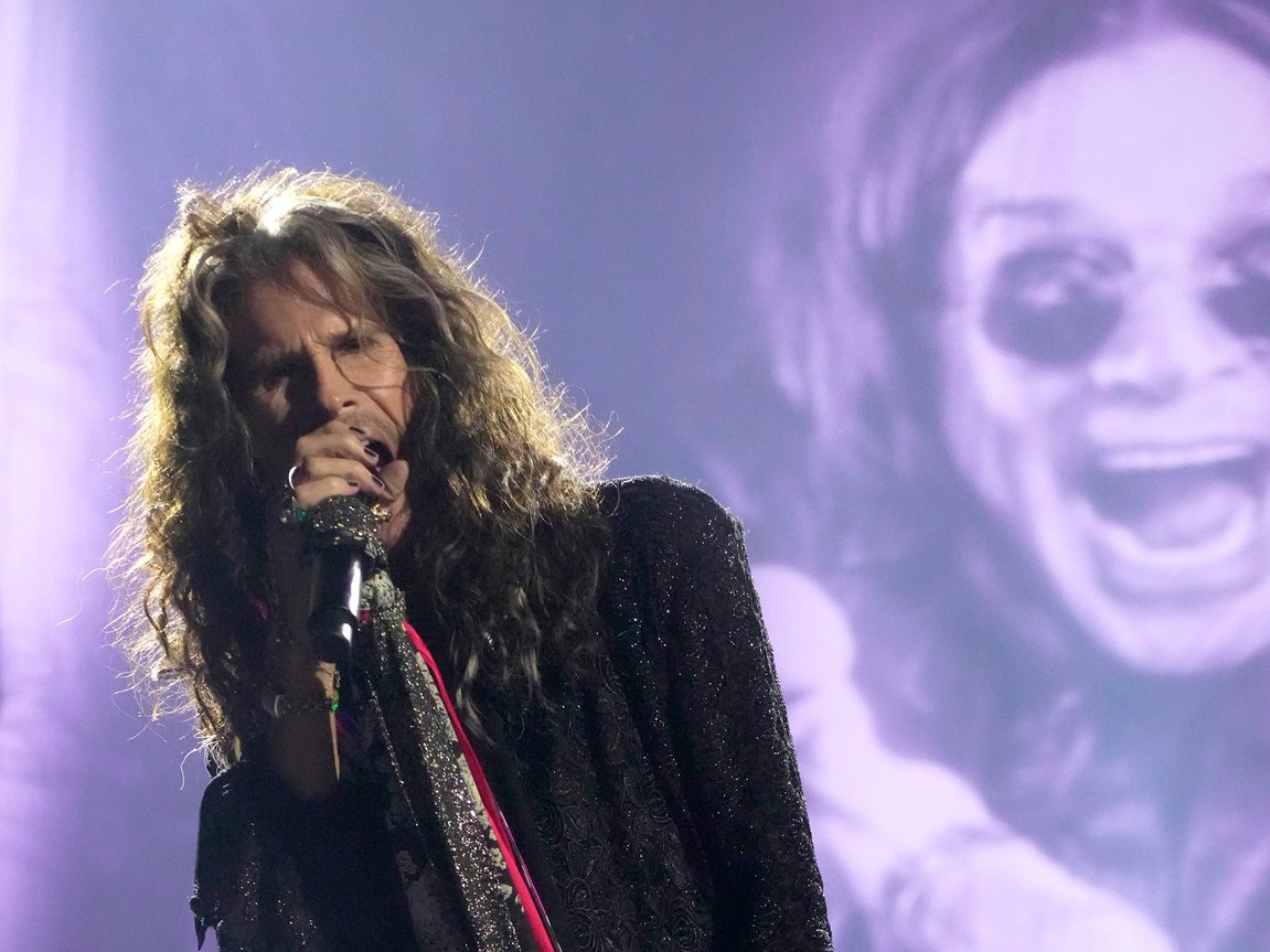 Despite Aerosmith's End: Steven Tyler Rocks MTV Video Music Awards