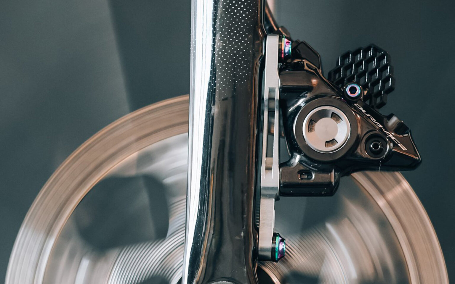 absoluteBLACK Presses Pistons, Centers Brakes Easier