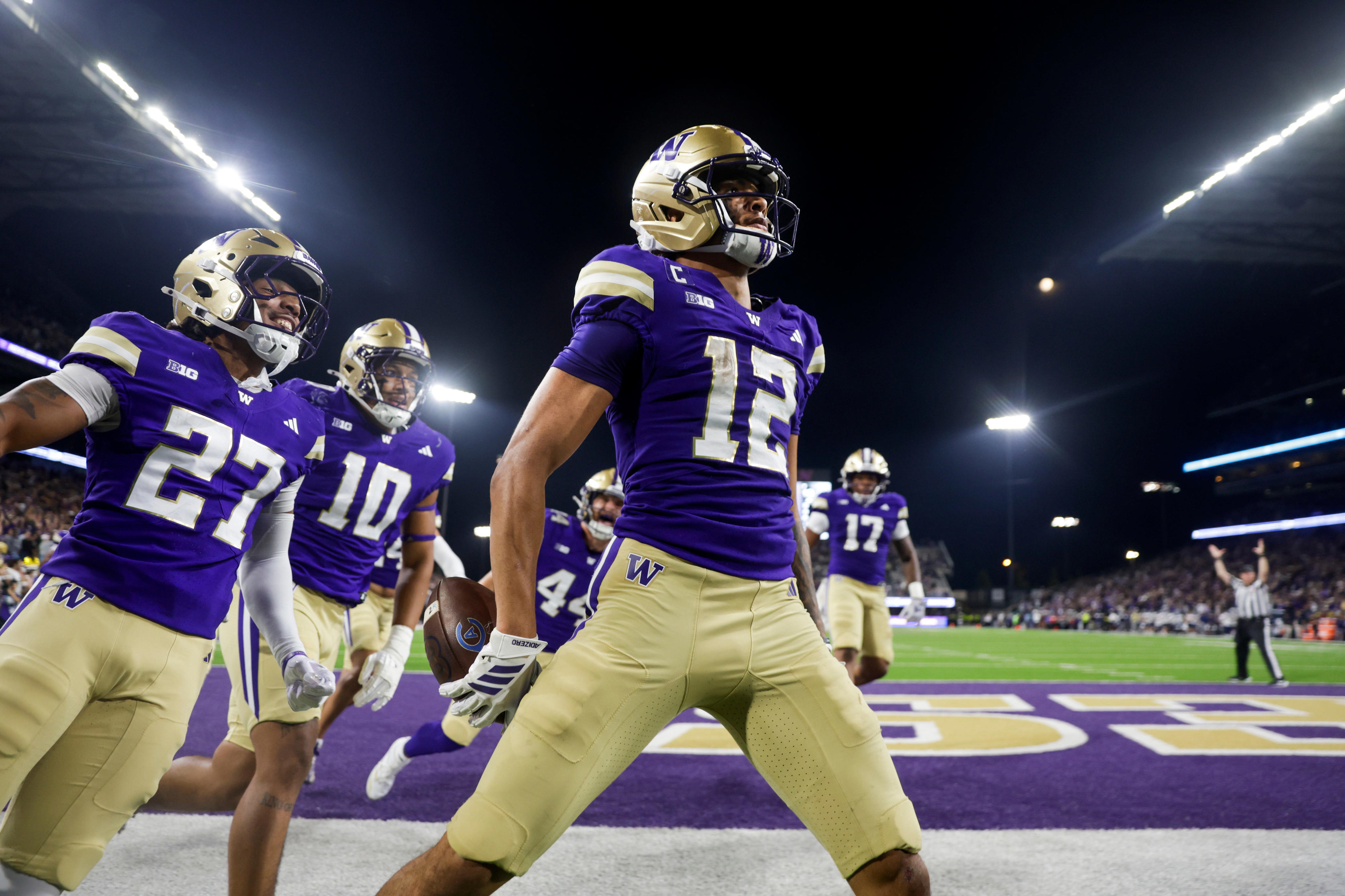 What should the Oregon Ducks expect from Washington Huskies' defense?