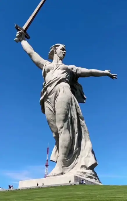 "A Mãe pátria chama": conheça o monumento russo que já foi a maior ...