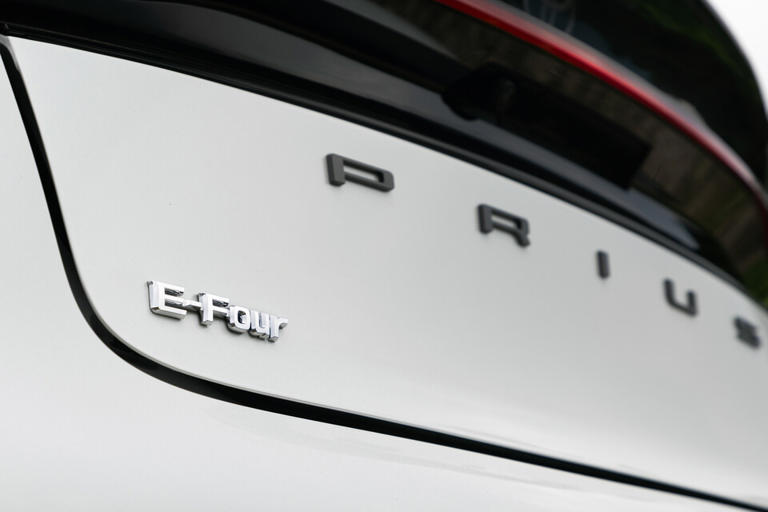 토요타코리아, 26년형 프리우스 HEV AWD XLE 출시