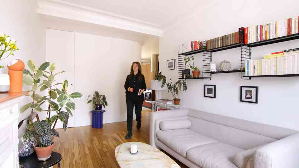 Tetris-Shaped French Modernist Apartment in Paris - 43m² - 463sqft