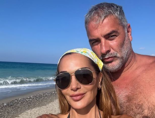 Δέσποινα Βανδή – Βασίλης Μπισμπίκης: «Λίγο ακόμα καλοκαίρι ρε παιδιά ...