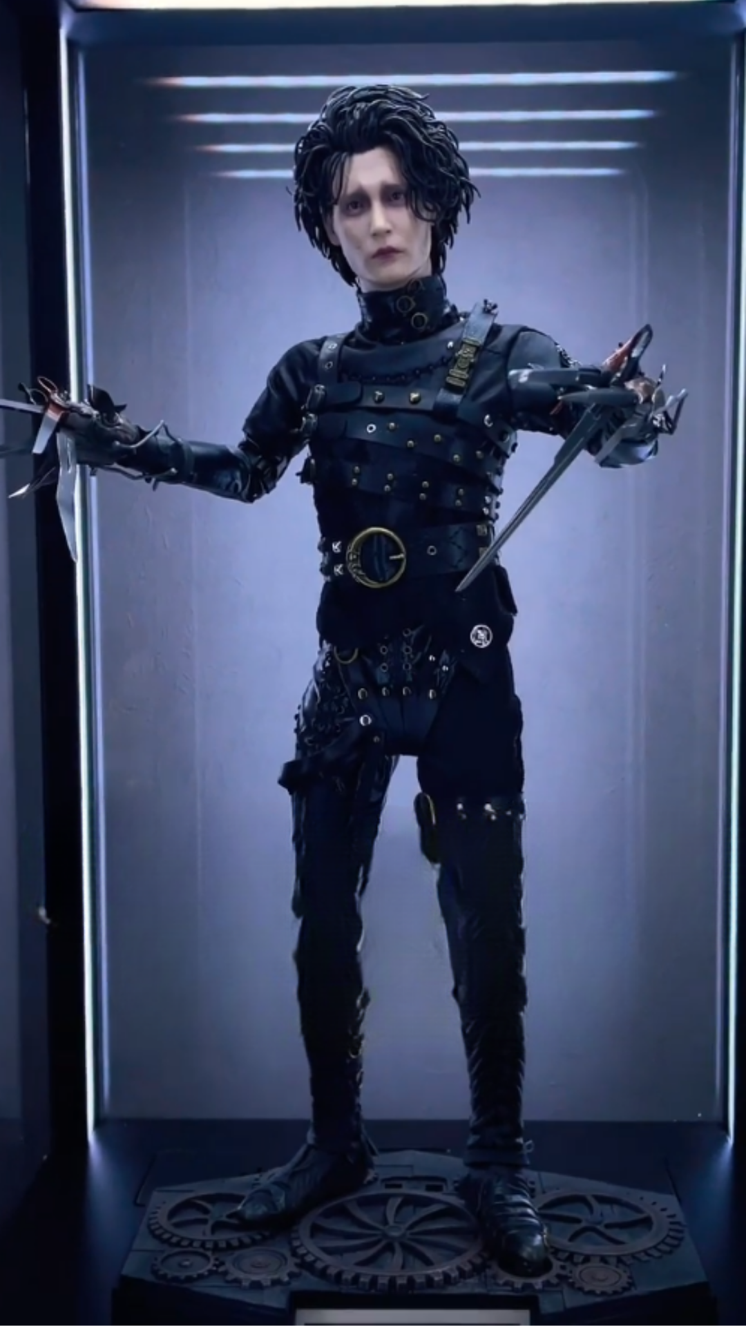 Edward Scissorhands 1/6 Scale Figure – Stunning Collectible Detail