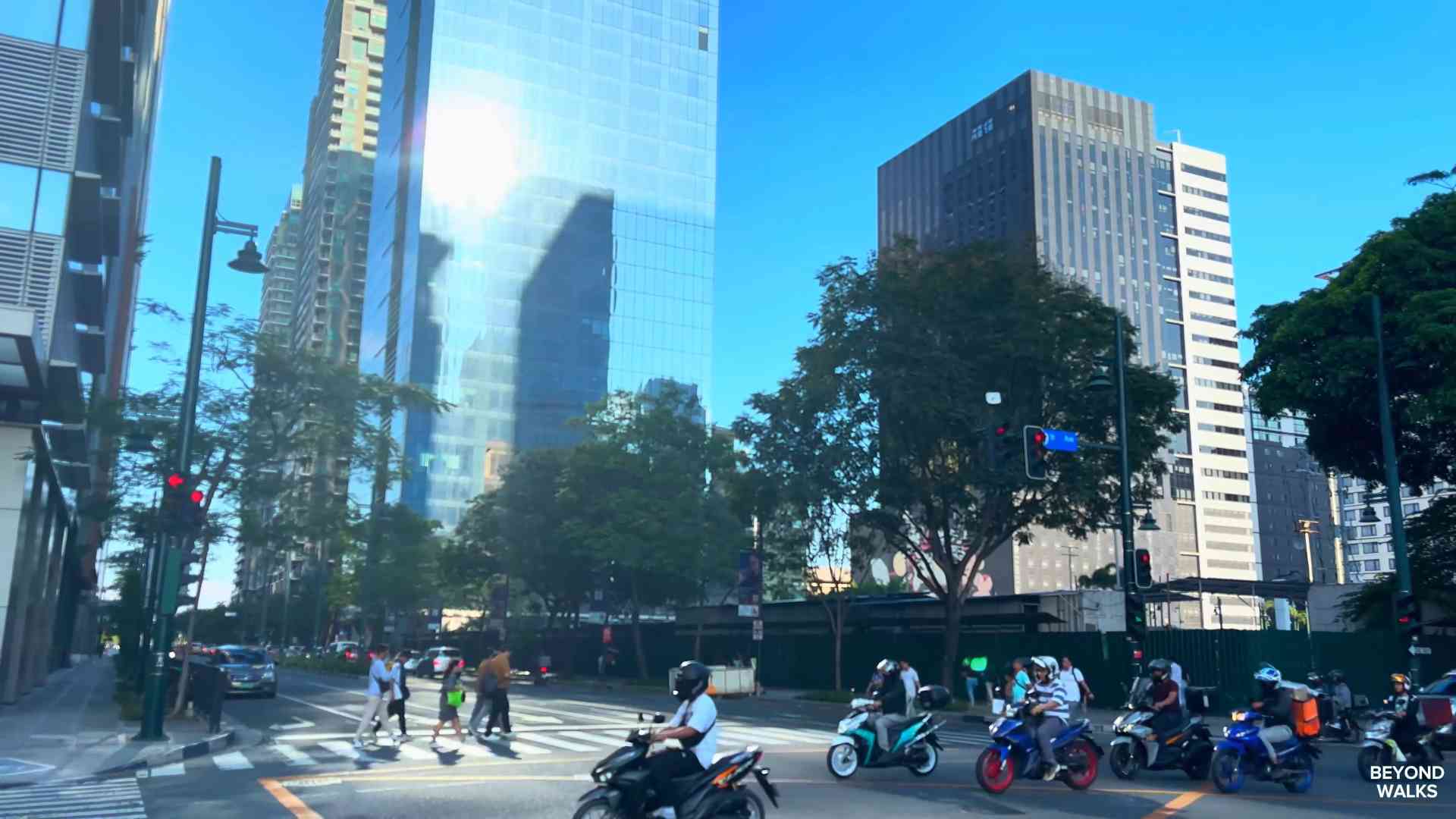 Philippines – Promenade en soirée sur la 32e Rue, BGC Taguig (4K)