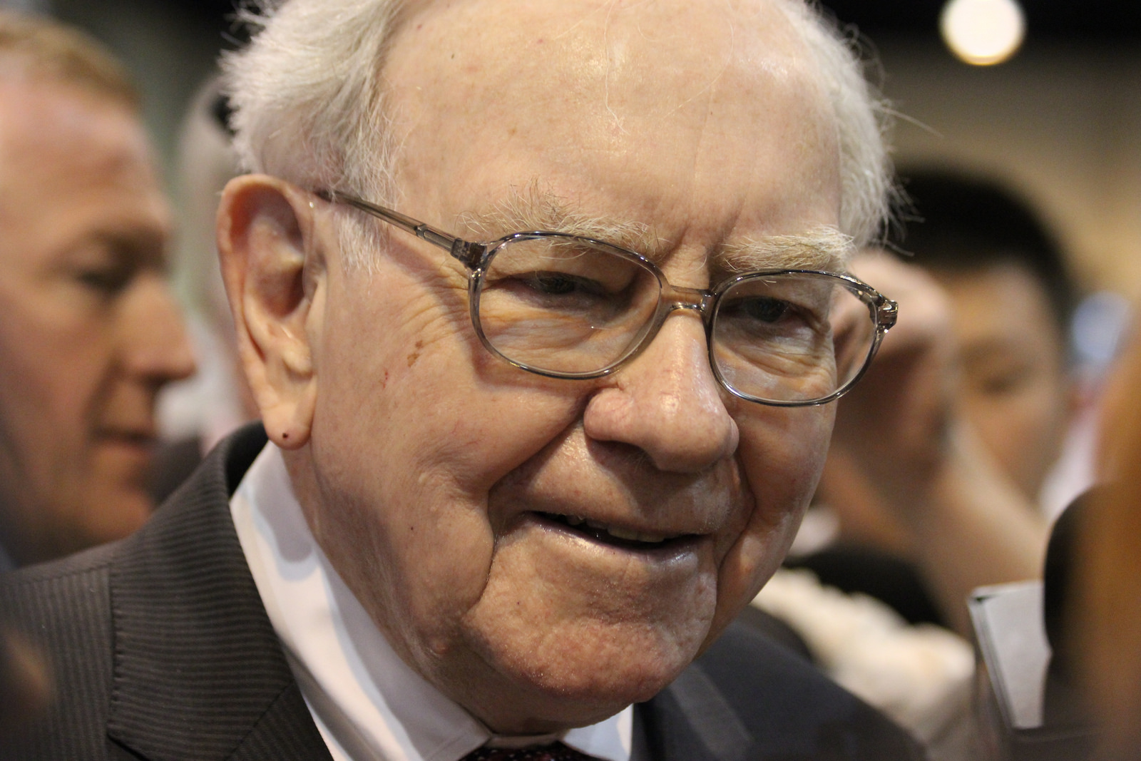 2 Top Warren Buffett Dividend Stocks That Should be on Your Radar