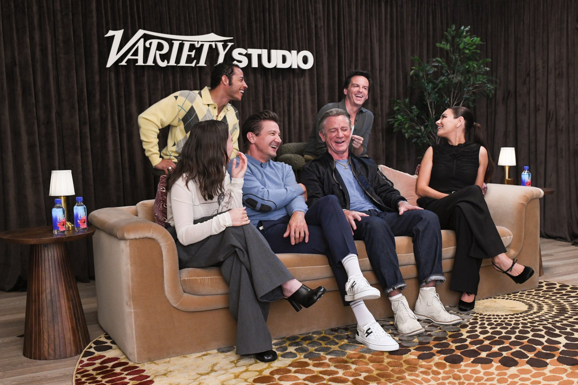 Daniel Craig embraces new 'silver fox' era