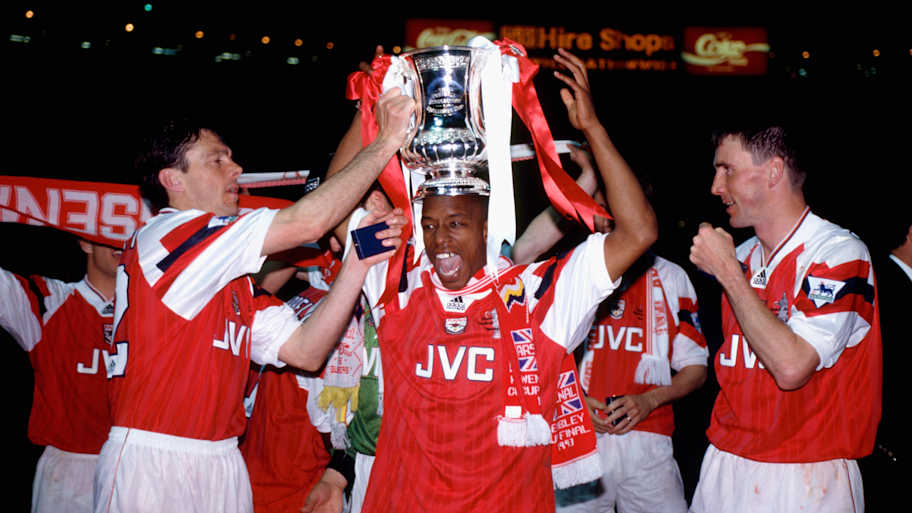 El Arsenal revive la nostalgia: regresa la camiseta 1992-94 junto a una ...