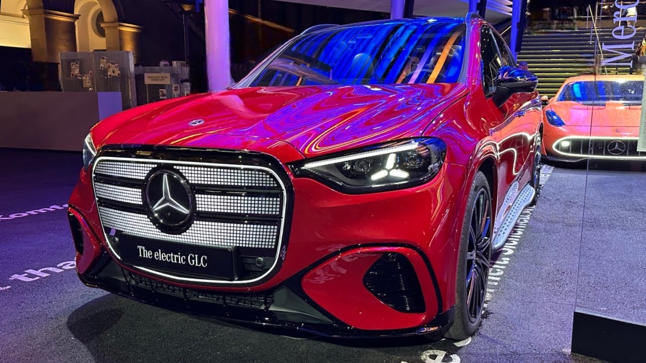 2026 Mercedes-Benz GLC 400 Elektro in Rot: Erste Fahraufnahmen, 800-V ...