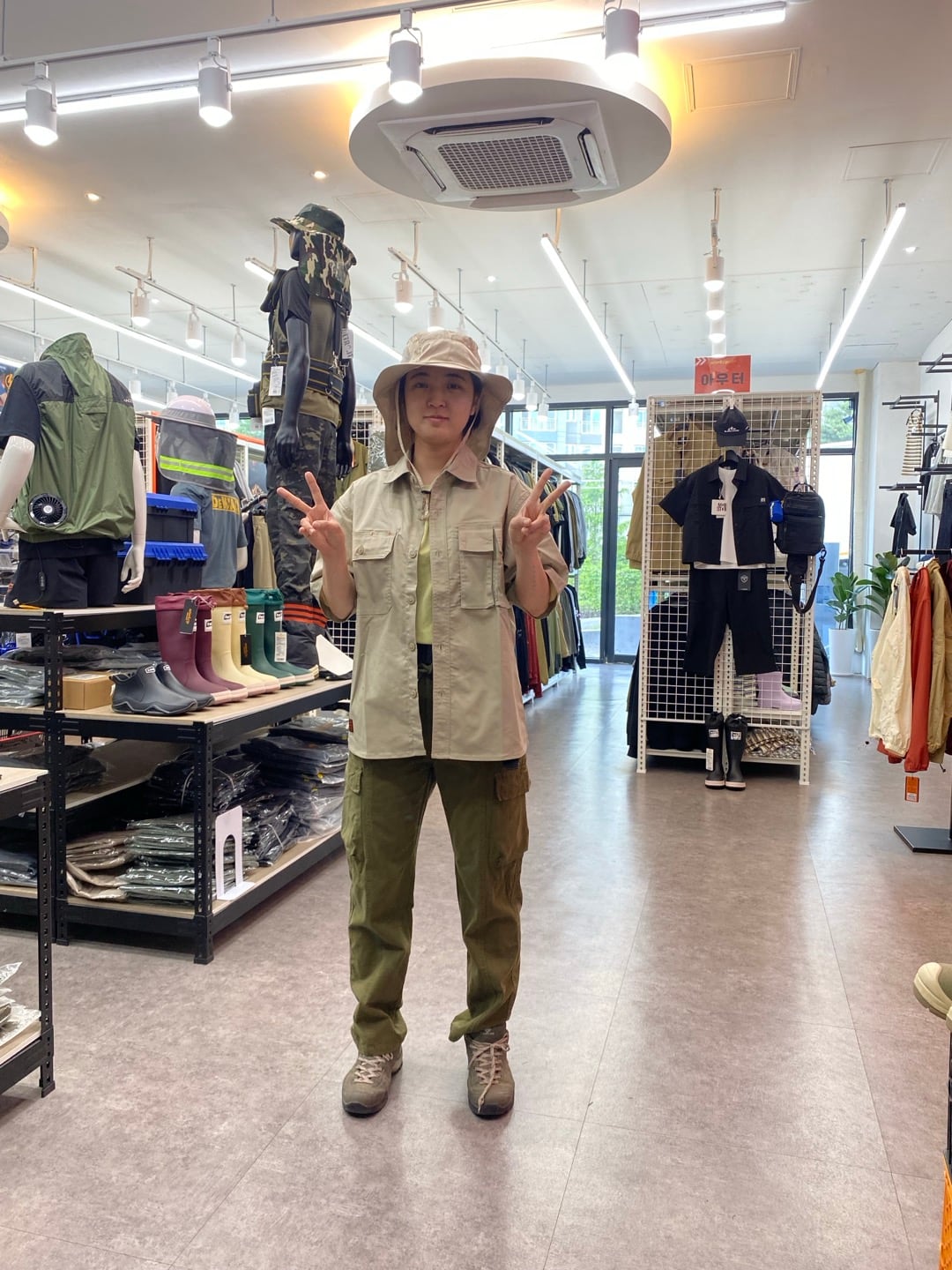 Work uniforms: from 'show' to life