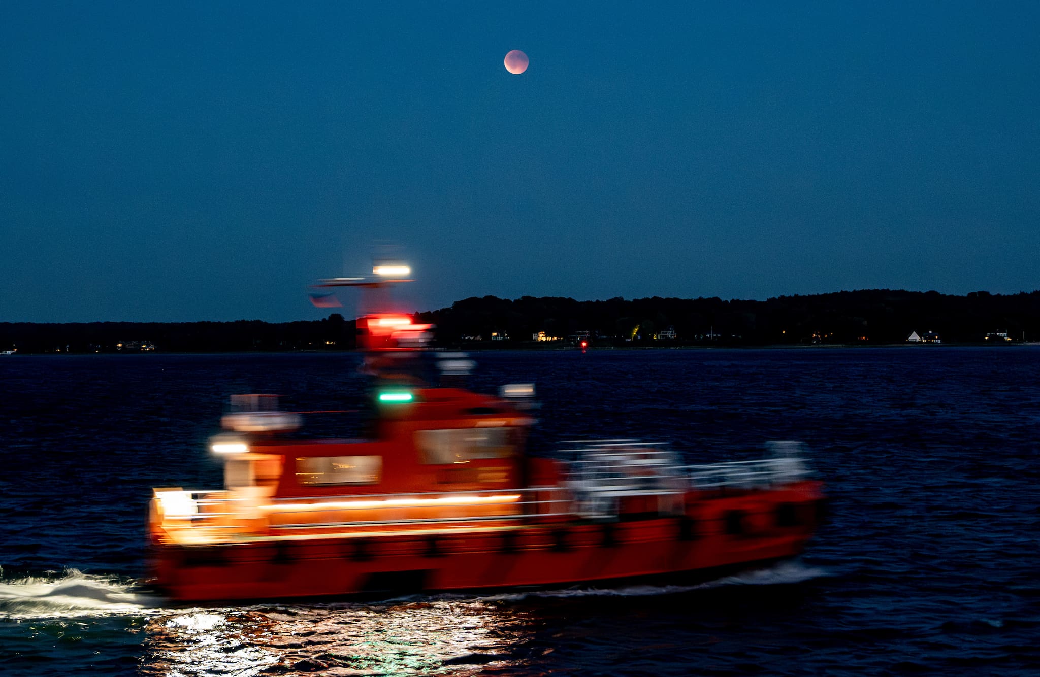 KN-Fotoaktion zu Mondfinsternis: Leserfotos vom Blutmond über SH