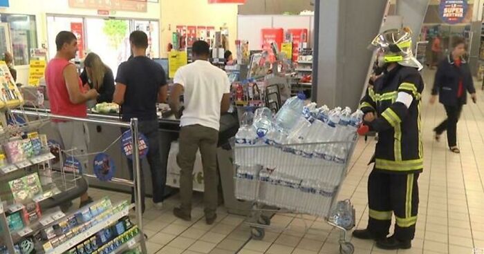 39 People Who Kept Their Cool In A Rather Unusual Situation