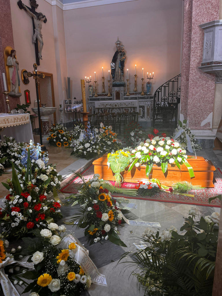 Messina, l'ultimo straziante saluto a Danilo Rando. Gli amici: "Vivrai ...