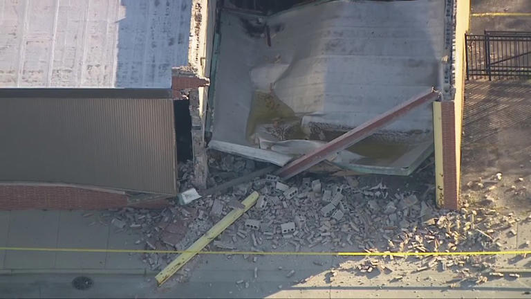 Roof collapses at Northwest Side building
