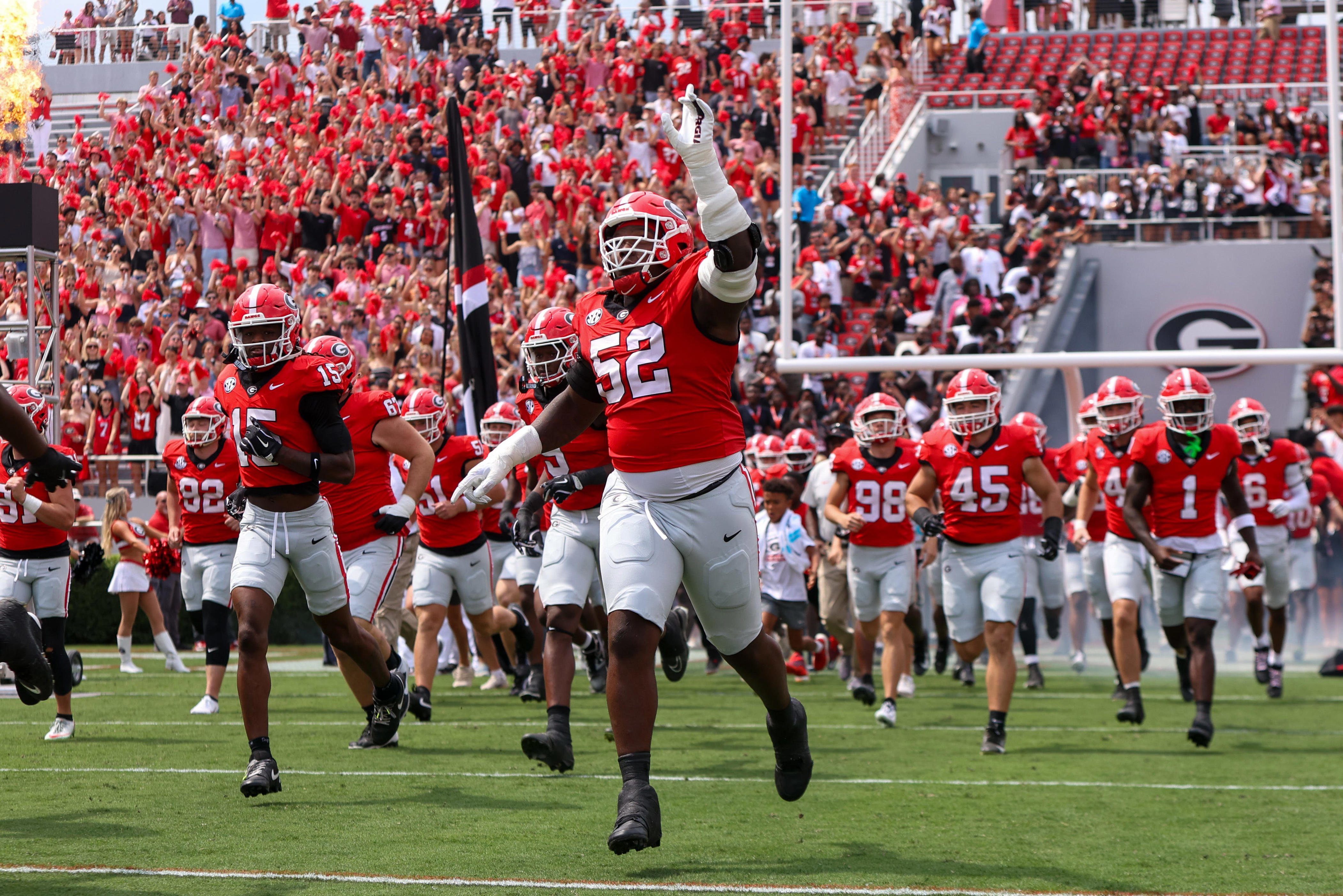Elite DL recruit commits to Georgia football