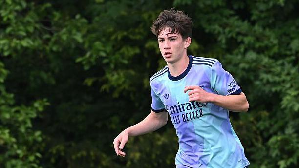 Arsenal youngster Casey nears Palace move